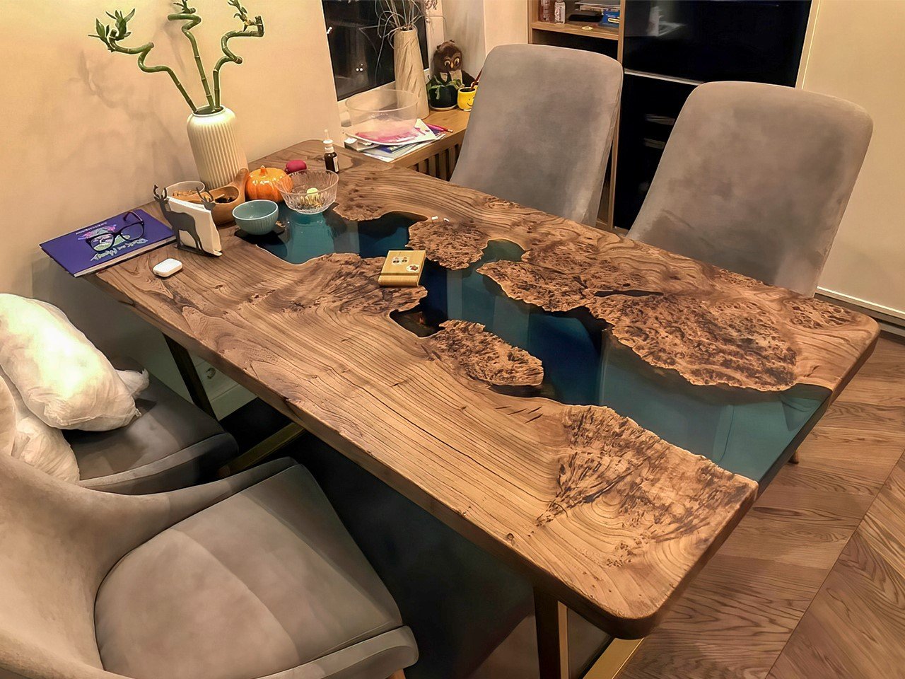 Customised 6 Seater Dining Table Epoxy Resin Wood Vilasaa